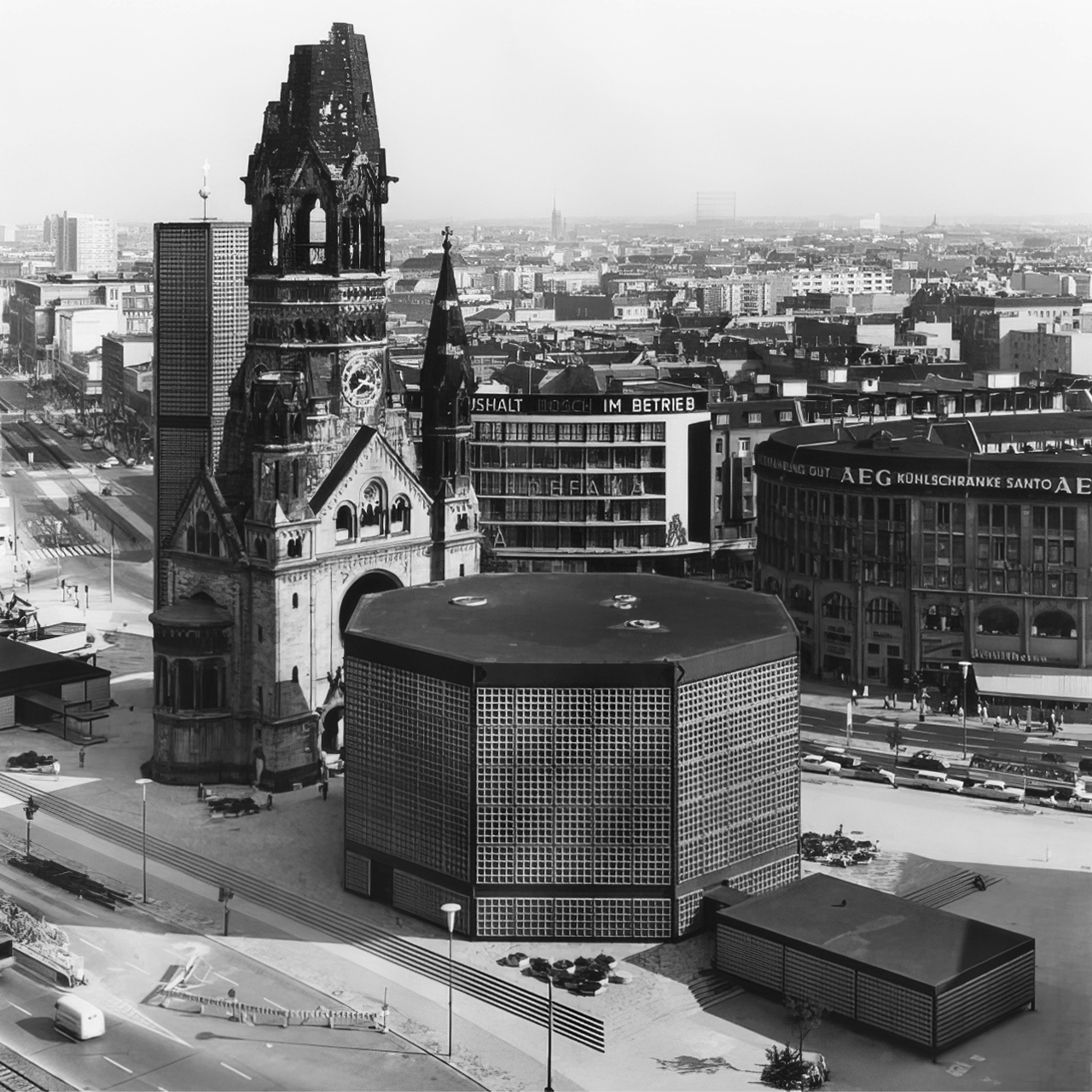 Ensemble aus Alt und Neu - Gedächtniskirche Berlin