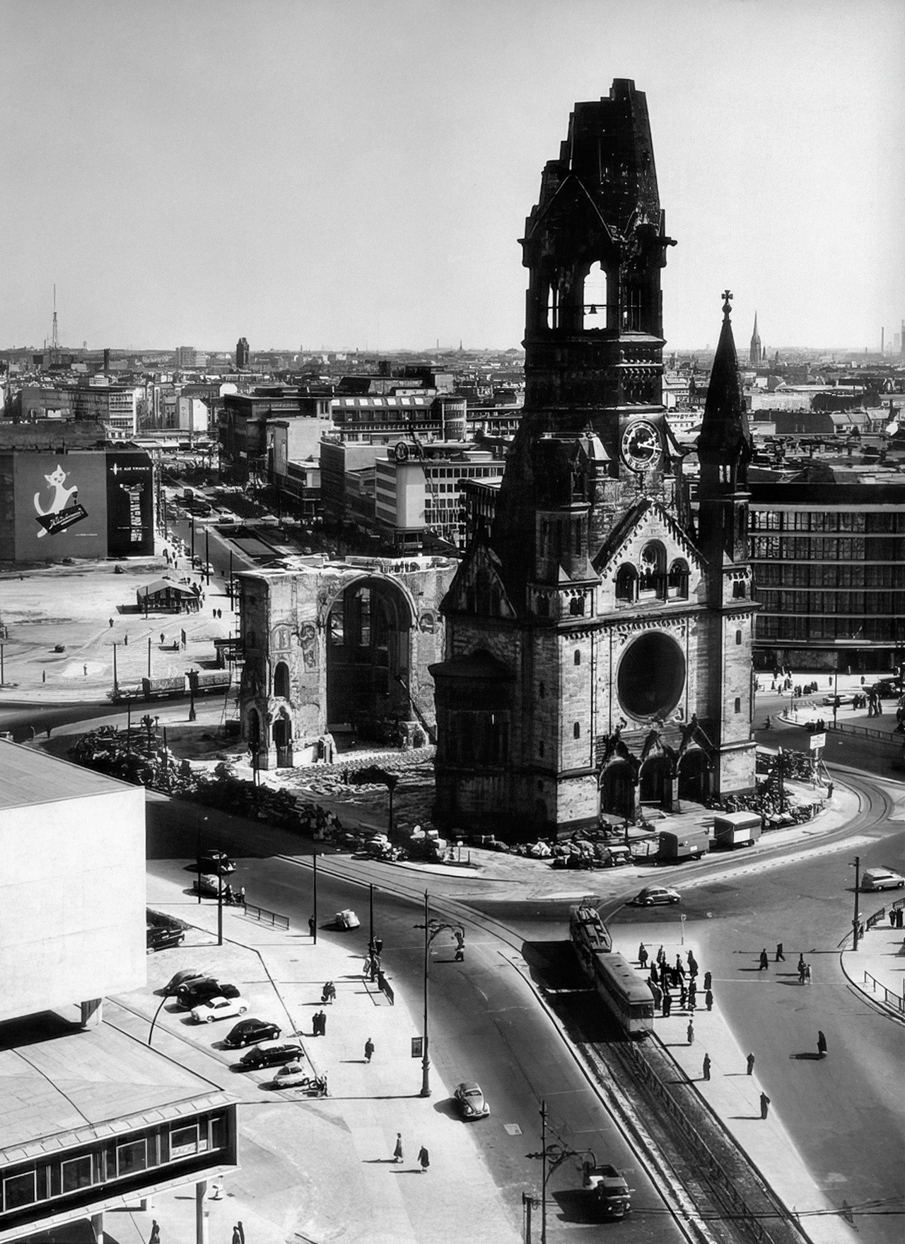 Ensemble aus Alt und Neu - Gedächtniskirche Berlin